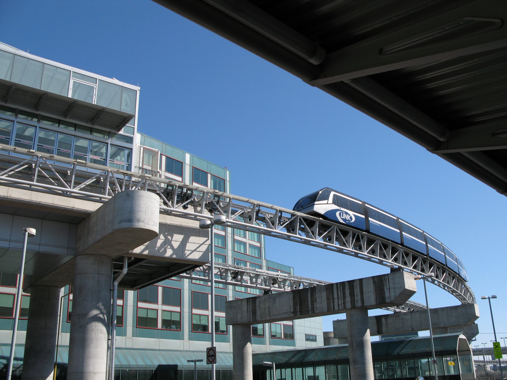 Automated People Mover System at Toronto Pearson International Airport ...